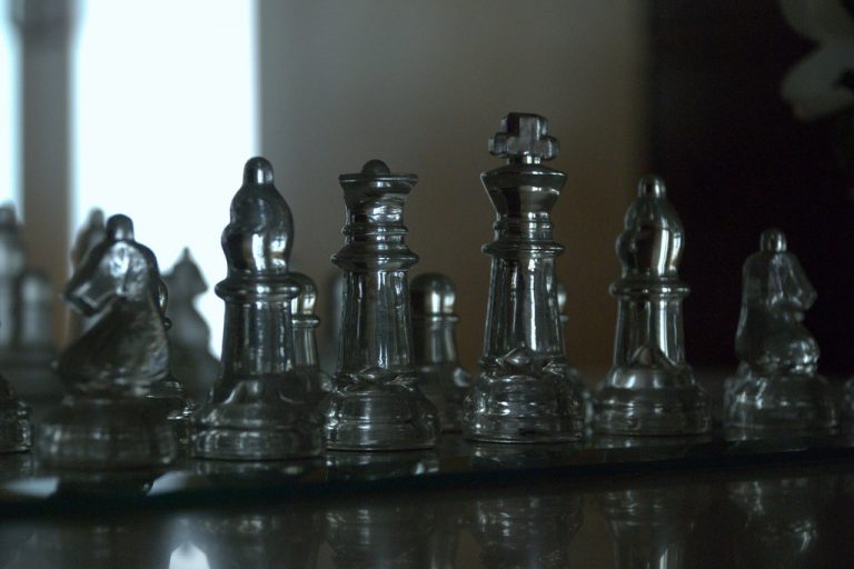 How to Play Powerful Chess Gambits - Alberto Chueca - High Performance ...