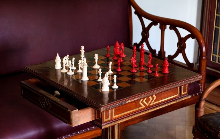 How to Play Powerful Chess Gambits - Alberto Chueca - High Performance ...