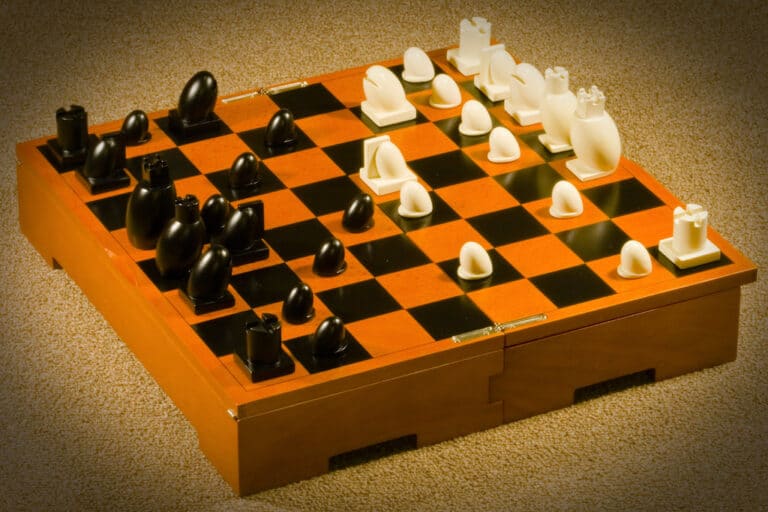 Modern chess set: Discover 2 new modern ways to play chess!